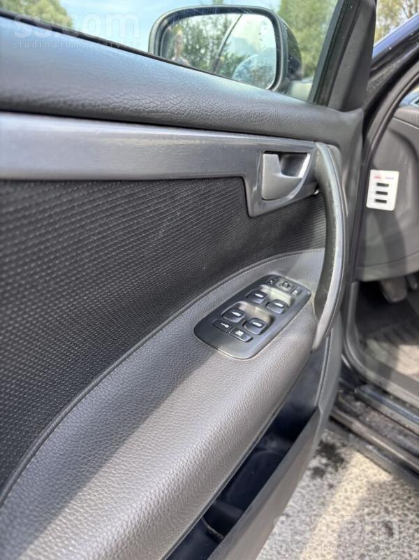 Zils Volvo V70 2006 Rīga, ar dzinēja tilpumu 2.40 L un nobraukumu 318 tūkst. km par 2550 €, foto 8 vietnē AUTOMOTO.COM.LV