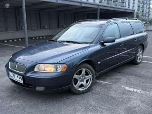 Blue Volvo V70 2006 in Vilnius, with an engine capacity of 2.40 L and mileage of 400 thousand km for 1750 €, photo  on AUTOMOTO.COM.LV