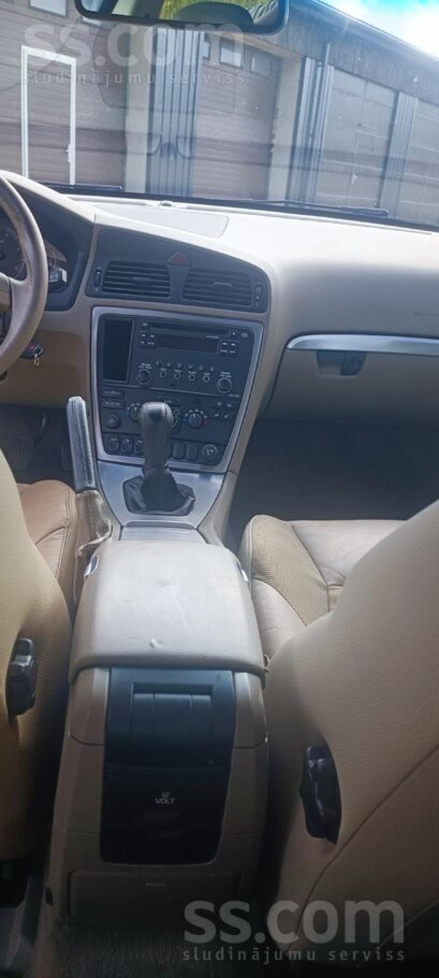 Zils Volvo V70 2006 Tukums, ar dzinēja tilpumu 2.40 L un nobraukumu 388 tūkst. km par 1999 €, foto 8 vietnē AUTOMOTO.COM.LV