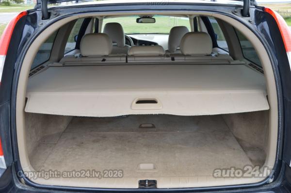 Zils Volvo V70 2006 Pērnava, ar dzinēja tilpumu 2.50 L un nobraukumu 400 tūkst. km par 1500 €, foto 9 vietnē AUTOMOTO.COM.LV