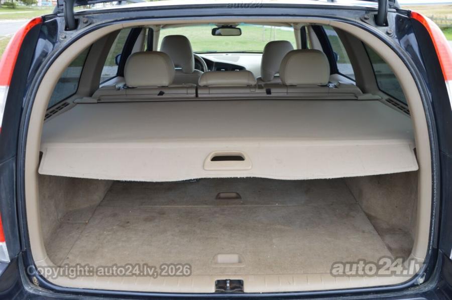 Zils Volvo V70 2006 Pērnava, ar dzinēja tilpumu 2.50 L un nobraukumu 400 tūkst. km par 1500 €, foto 9 vietnē AUTOMOTO.COM.LV