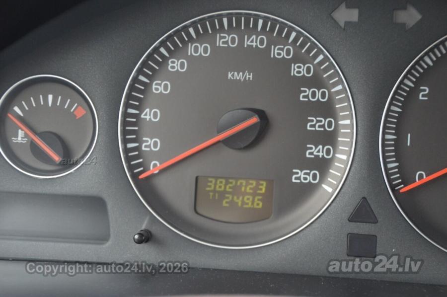 Zils Volvo V70 2006 Pērnava, ar dzinēja tilpumu 2.50 L un nobraukumu 400 tūkst. km par 1500 €, foto 15 vietnē AUTOMOTO.COM.LV