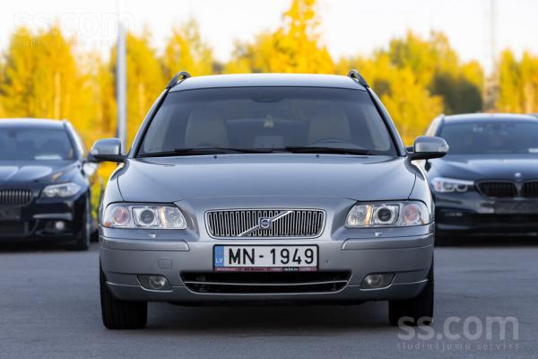 Blue Volvo V70 2006 in Jelgava, with an engine capacity of 2.40 L and mileage of 0 thousand km for 2400 €, photo 3 on AUTOMOTO.COM.LV