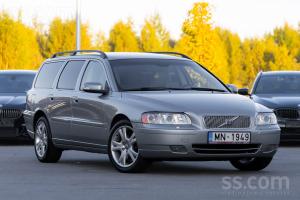 Blue Volvo V70 2006 in Jelgava, with an engine capacity of 2.40 L and mileage of 0 thousand km for 2400 €, photo 4 on AUTOMOTO.COM.LV