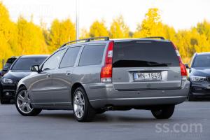 Blue Volvo V70 2006 in Jelgava, with an engine capacity of 2.40 L and mileage of 0 thousand km for 2400 €, photo 5 on AUTOMOTO.COM.LV