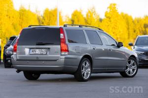 Blue Volvo V70 2006 in Jelgava, with an engine capacity of 2.40 L and mileage of 0 thousand km for 2400 €, photo 7 on AUTOMOTO.COM.LV
