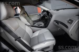 Blue Volvo V70 2006 in Jelgava, with an engine capacity of 2.40 L and mileage of 0 thousand km for 2400 €, photo 8 on AUTOMOTO.COM.LV