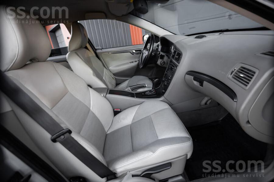 Blue Volvo V70 2006 in Jelgava, with an engine capacity of 2.40 L and mileage of 0 thousand km for 2400 €, photo 8 on AUTOMOTO.COM.LV