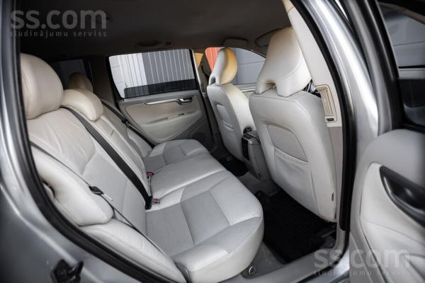 Blue Volvo V70 2006 in Jelgava, with an engine capacity of 2.40 L and mileage of 0 thousand km for 2400 €, photo 9 on AUTOMOTO.COM.LV