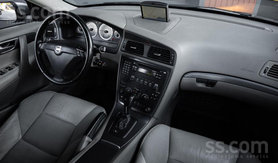 Blue Volvo V70 2006 in Jelgava, with an engine capacity of 2.40 L and mileage of 0 thousand km for 2400 €, photo 10 on AUTOMOTO.COM.LV