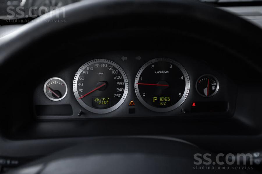 Blue Volvo V70 2006 in Jelgava, with an engine capacity of 2.40 L and mileage of 0 thousand km for 2400 €, photo 22 on AUTOMOTO.COM.LV