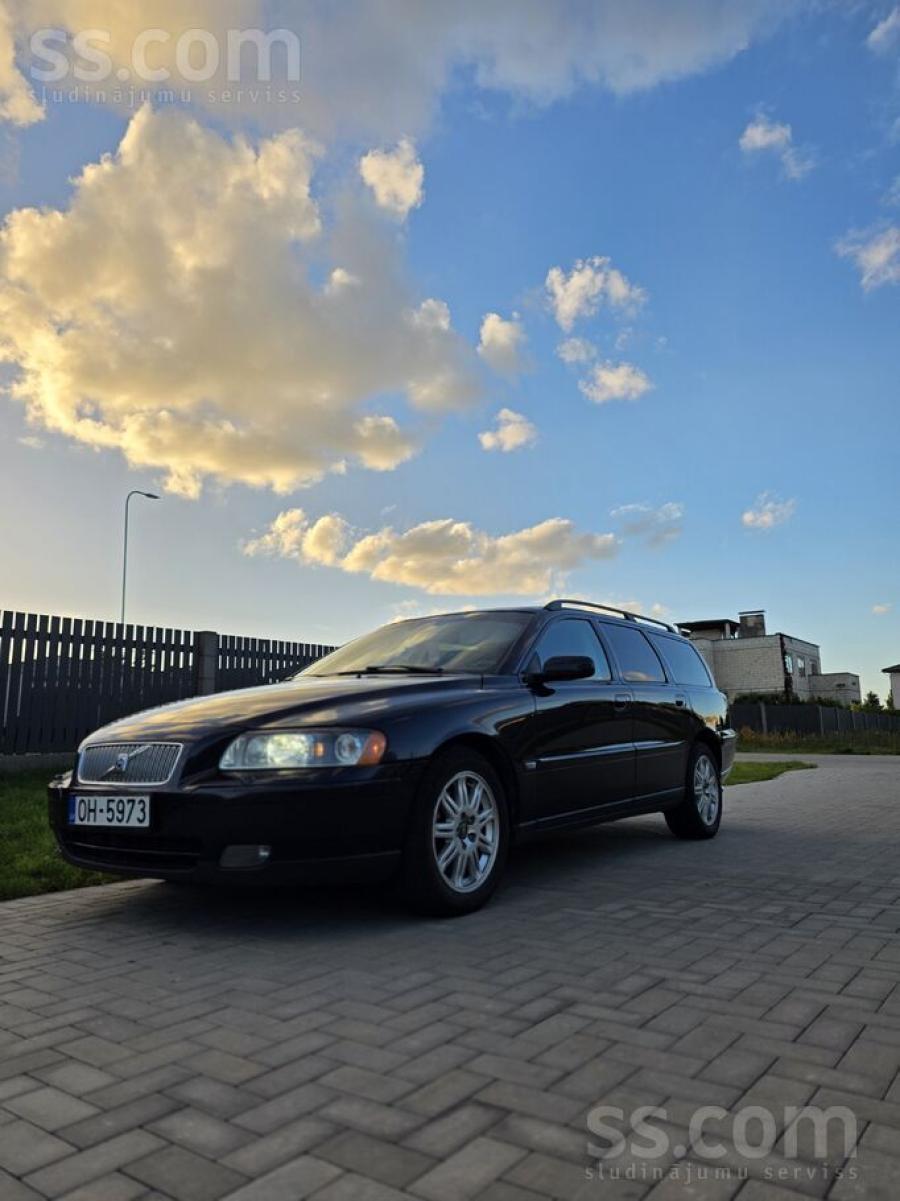 Zils Volvo V70 2006 Rīga, ar dzinēja tilpumu 2.40 L un nobraukumu 356 tūkst. km par 2380 €, foto 1 vietnē AUTOMOTO.COM.LV