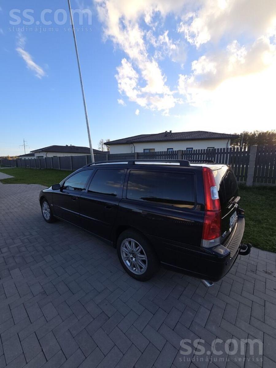 Zils Volvo V70 2006 Rīga, ar dzinēja tilpumu 2.40 L un nobraukumu 356 tūkst. km par 2380 €, foto 3 vietnē AUTOMOTO.COM.LV