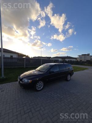 Zils Volvo V70 2006 Rīga, ar dzinēja tilpumu 2.40 L un nobraukumu 356 tūkst. km par 2380 €, foto 4 vietnē AUTOMOTO.COM.LV