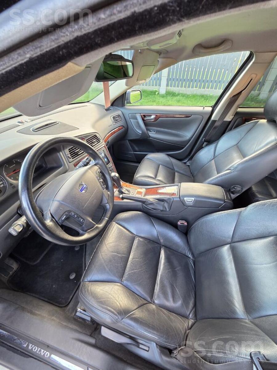 Zils Volvo V70 2006 Rīga, ar dzinēja tilpumu 2.40 L un nobraukumu 356 tūkst. km par 2380 €, foto 6 vietnē AUTOMOTO.COM.LV