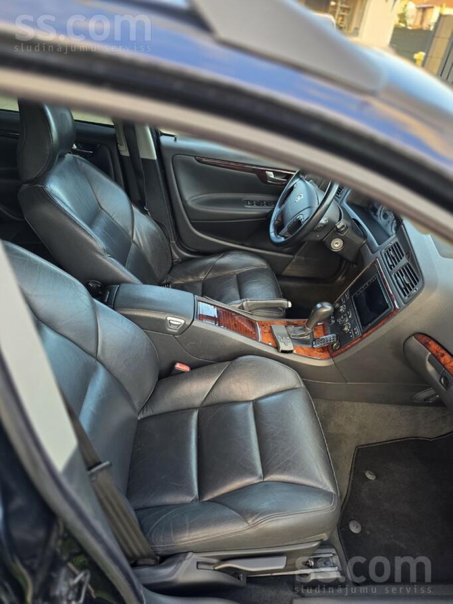 Zils Volvo V70 2006 Rīga, ar dzinēja tilpumu 2.40 L un nobraukumu 356 tūkst. km par 2380 €, foto 7 vietnē AUTOMOTO.COM.LV