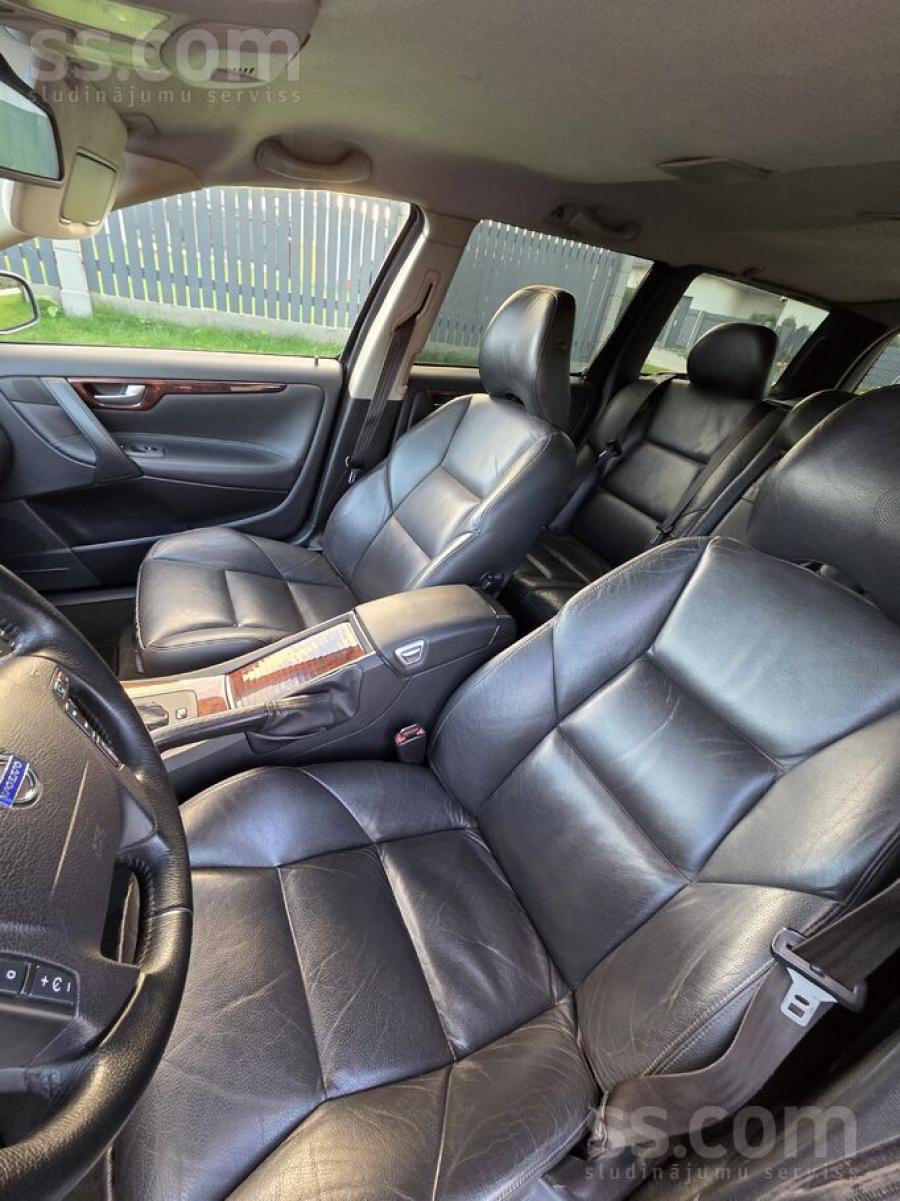 Zils Volvo V70 2006 Rīga, ar dzinēja tilpumu 2.40 L un nobraukumu 356 tūkst. km par 2380 €, foto 8 vietnē AUTOMOTO.COM.LV