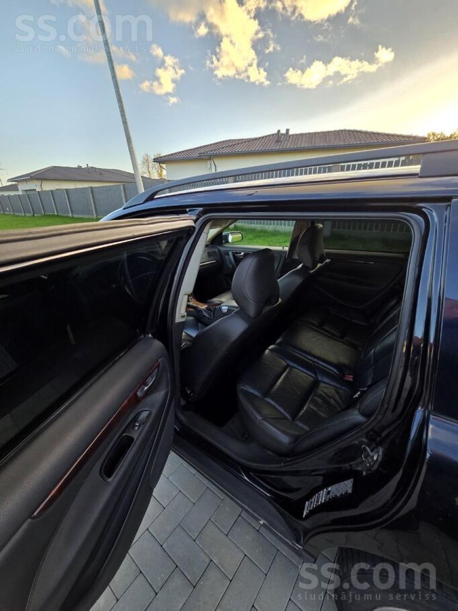 Zils Volvo V70 2006 Rīga, ar dzinēja tilpumu 2.40 L un nobraukumu 356 tūkst. km par 2380 €, foto 9 vietnē AUTOMOTO.COM.LV
