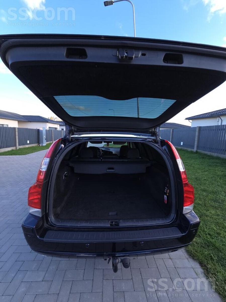 Zils Volvo V70 2006 Rīga, ar dzinēja tilpumu 2.40 L un nobraukumu 356 tūkst. km par 2380 €, foto 10 vietnē AUTOMOTO.COM.LV