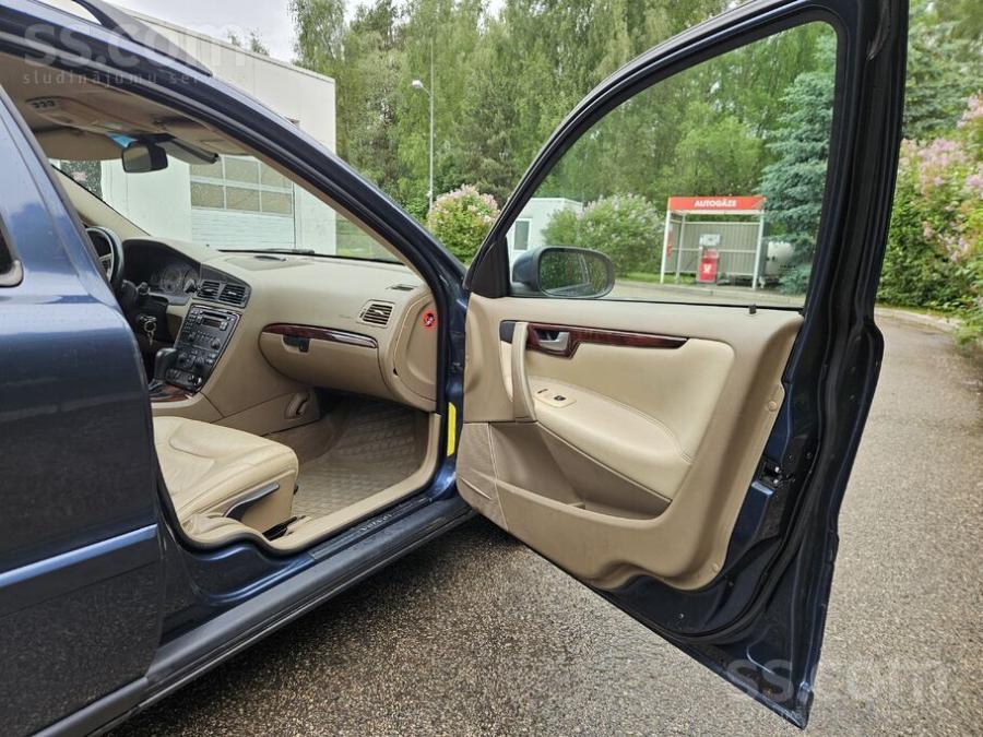 Zils Volvo V70 2007 Rīga, ar dzinēja tilpumu 2.40 L un nobraukumu 0 tūkst. km par 2150 €, foto 22 vietnē AUTOMOTO.COM.LV