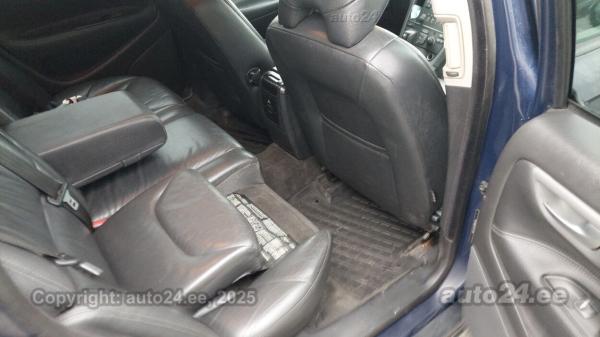 Blue Volvo V70 2007 in Tallinn, with an engine capacity of 2.40 L and mileage of 306 thousand km for 2999 €, photo 11 on AUTOMOTO.COM.LV