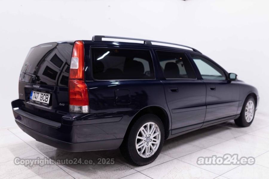 Zils Volvo V70 2007 Tallina, ar dzinēja tilpumu 2.40 L un nobraukumu 302 tūkst. km par 2999 €, foto 5 vietnē AUTOMOTO.COM.LV