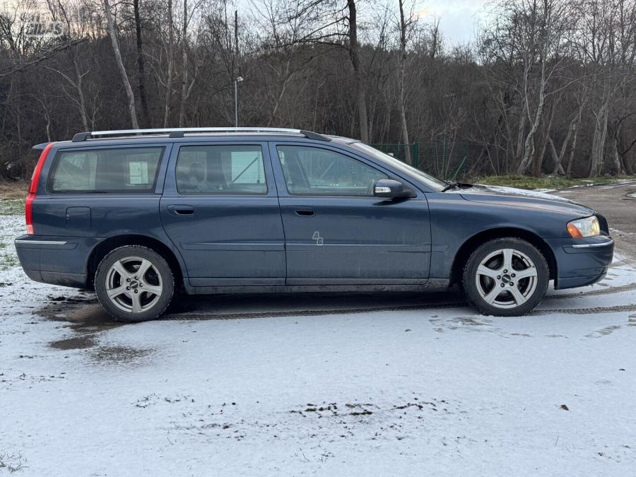 Zils Volvo V70 2007 Viļņa, ar dzinēja tilpumu 2.40 L un nobraukumu 469 tūkst. km par 1950 €, foto 2 vietnē AUTOMOTO.COM.LV