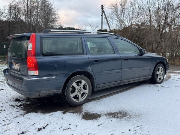 Blue Volvo V70 2007 in Vilnius, with an engine capacity of 2.40 L and mileage of 469 thousand km for 1950 €, photo 3 on AUTOMOTO.COM.LV