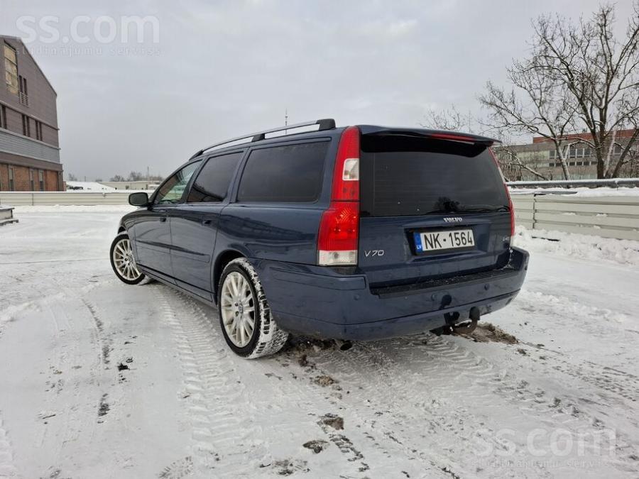 Blue Volvo V70 2007 in Riga, with an engine capacity of 2.40 L and mileage of 441 thousand km for 3199 €, photo 2 on AUTOMOTO.COM.LV