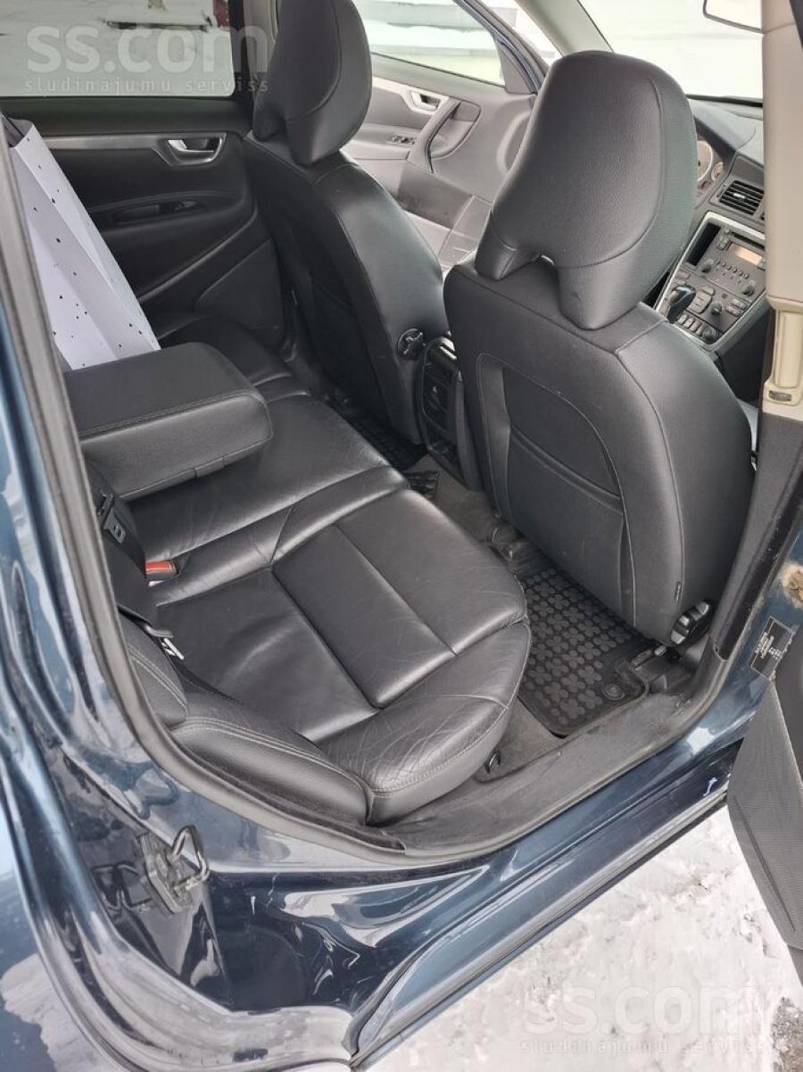 Blue Volvo V70 2007 in Riga, with an engine capacity of 2.40 L and mileage of 441 thousand km for 3199 €, photo 12 on AUTOMOTO.COM.LV