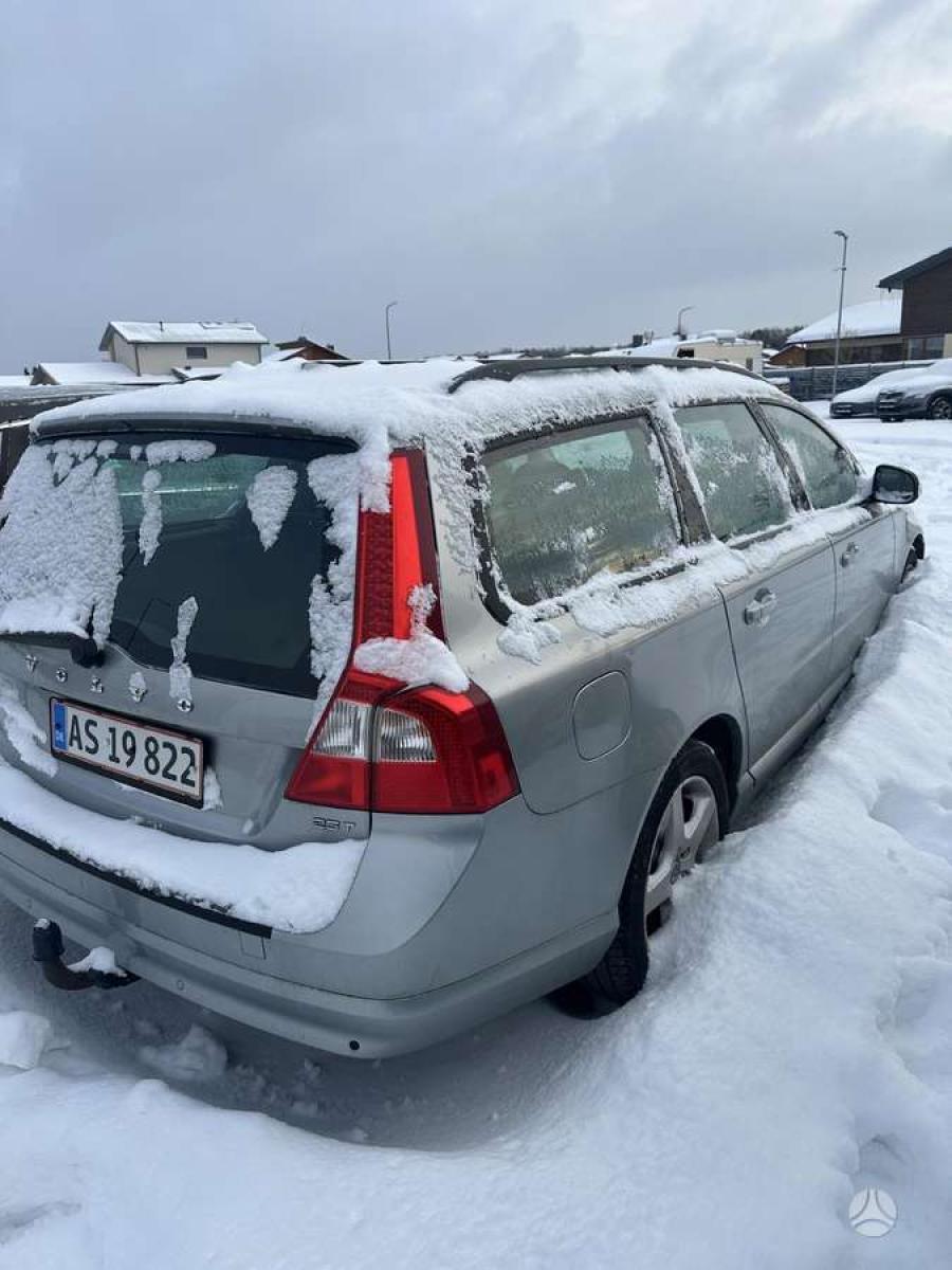 Синий Вольво В70 2007 в Каунас, объемом двигателя 2.40 л и пробегом 285 тыс. км за 2000 €, фото 3 на AUTOMOTO.COM.LV