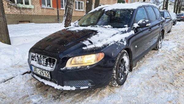 Blue Volvo V70 2007 in Daugavpils, with an engine capacity of 2.40 L and mileage of 365 thousand km for 2250 €, photo 1 on AUTOMOTO.COM.LV