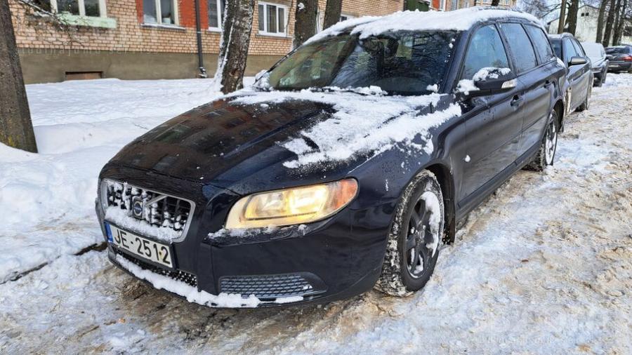 Zils Volvo V70 2007 Daugavpils, ar dzinēja tilpumu 2.40 L un nobraukumu 365 tūkst. km par 2250 €, foto 1 vietnē AUTOMOTO.COM.LV