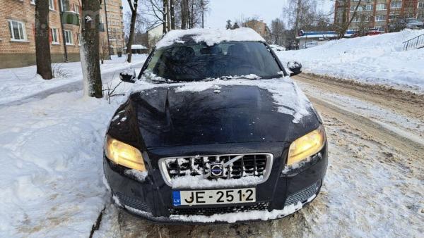 Blue Volvo V70 2007 in Daugavpils, with an engine capacity of 2.40 L and mileage of 365 thousand km for 2250 €, photo 2 on AUTOMOTO.COM.LV