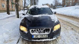 Zils Volvo V70 2007 Daugavpils, ar dzinēja tilpumu 2.40 L un nobraukumu 365 tūkst. km par 2250 €, foto 2 vietnē AUTOMOTO.COM.LV
