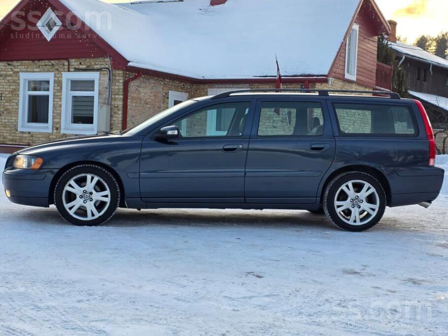 Blue Volvo V70 2007 in Riga, with an engine capacity of 2.40 L and mileage of 0 thousand km for 3650 €, photo 2 on AUTOMOTO.COM.LV