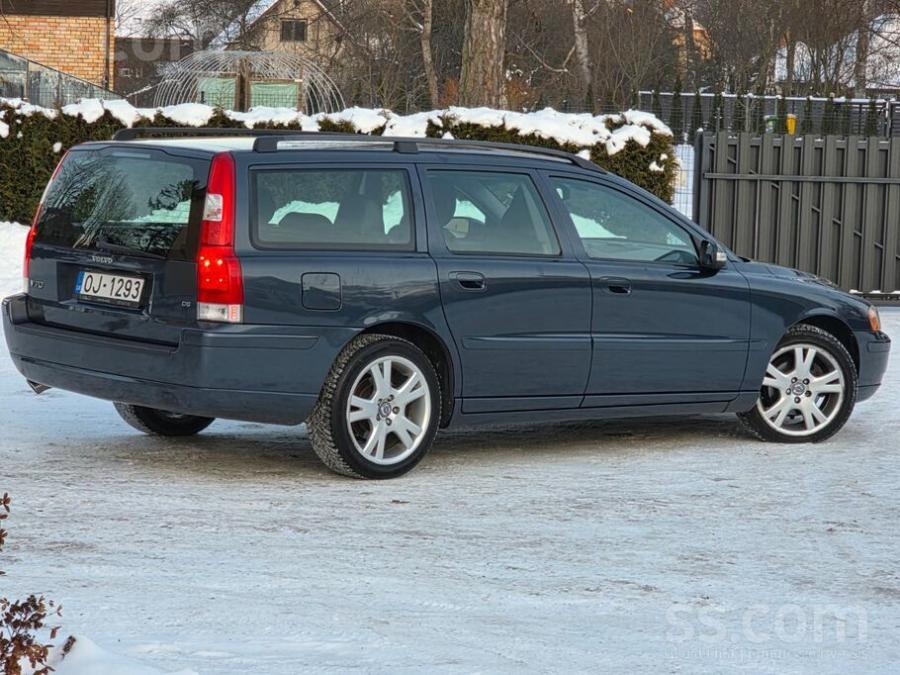 Blue Volvo V70 2007 in Riga, with an engine capacity of 2.40 L and mileage of 0 thousand km for 3650 €, photo 5 on AUTOMOTO.COM.LV