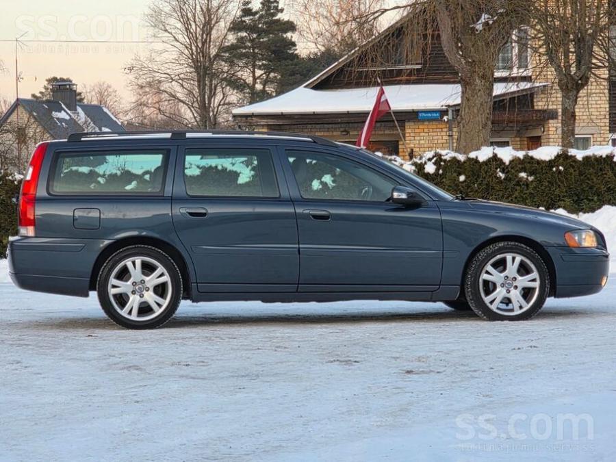 Blue Volvo V70 2007 in Riga, with an engine capacity of 2.40 L and mileage of 0 thousand km for 3650 €, photo 6 on AUTOMOTO.COM.LV