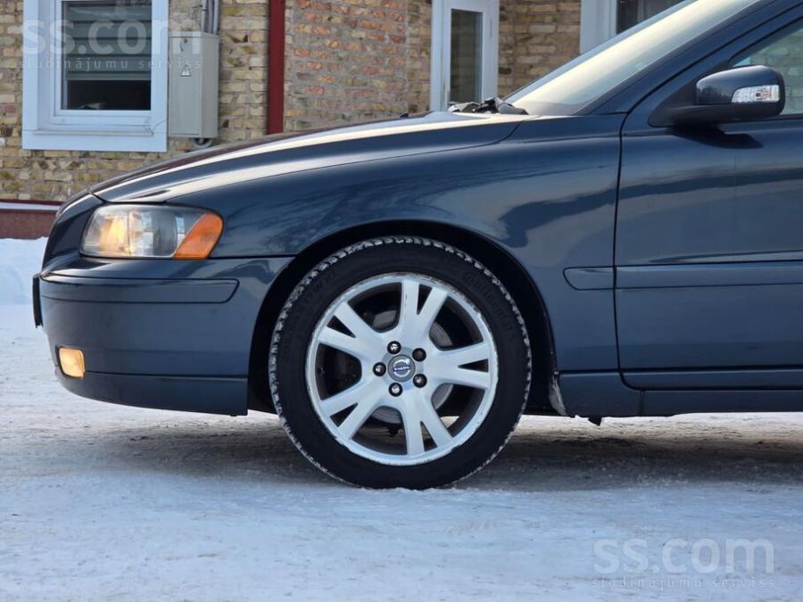 Blue Volvo V70 2007 in Riga, with an engine capacity of 2.40 L and mileage of 0 thousand km for 3650 €, photo 9 on AUTOMOTO.COM.LV