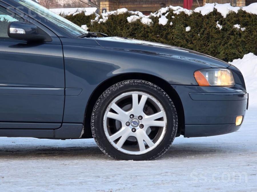 Blue Volvo V70 2007 in Riga, with an engine capacity of 2.40 L and mileage of 0 thousand km for 3650 €, photo 12 on AUTOMOTO.COM.LV