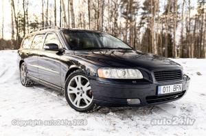 Zils Volvo V70 2007 Tallina, ar dzinēja tilpumu 2.40 L un nobraukumu 426 tūkst. km par 3390 €, foto  vietnē AUTOMOTO.COM.LV