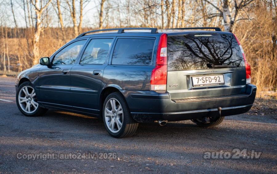 Blue Volvo V70 2007 in Paide, with an engine capacity of 2.40 L and mileage of 368 thousand km for 3599 €, photo 4 on AUTOMOTO.COM.LV