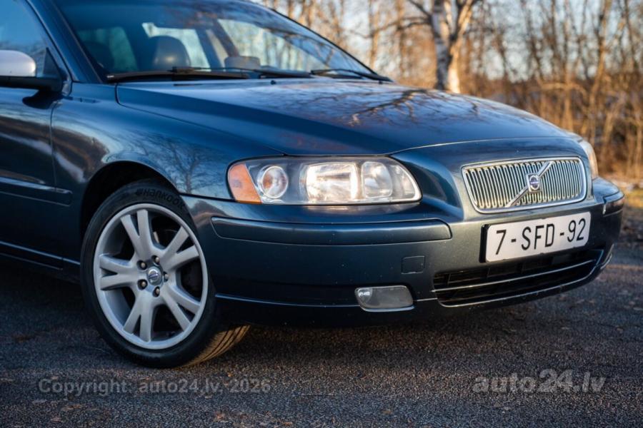 Blue Volvo V70 2007 in Paide, with an engine capacity of 2.40 L and mileage of 368 thousand km for 3599 €, photo 5 on AUTOMOTO.COM.LV