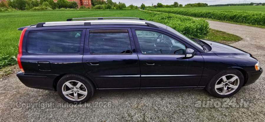 Zils Volvo V70 2007 Tallina, ar dzinēja tilpumu 2.40 L un nobraukumu 388 tūkst. km par 2800 €, foto 3 vietnē AUTOMOTO.COM.LV