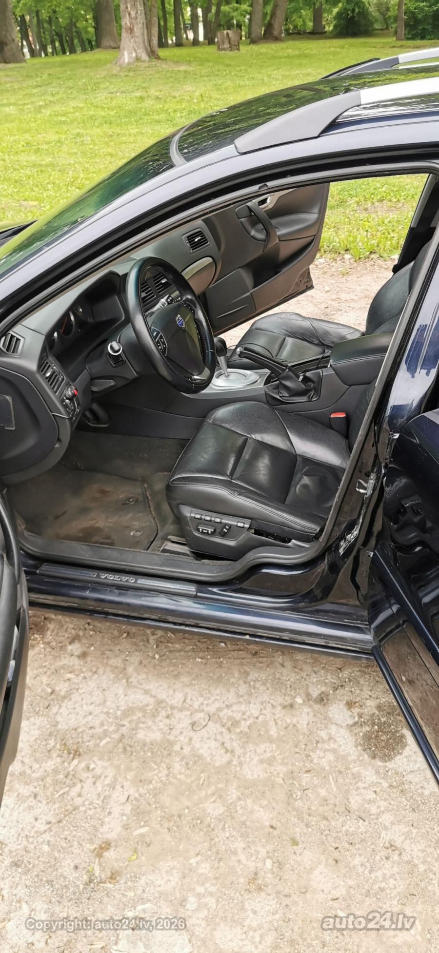 Zils Volvo V70 2007 Tallina, ar dzinēja tilpumu 2.40 L un nobraukumu 388 tūkst. km par 2800 €, foto 13 vietnē AUTOMOTO.COM.LV