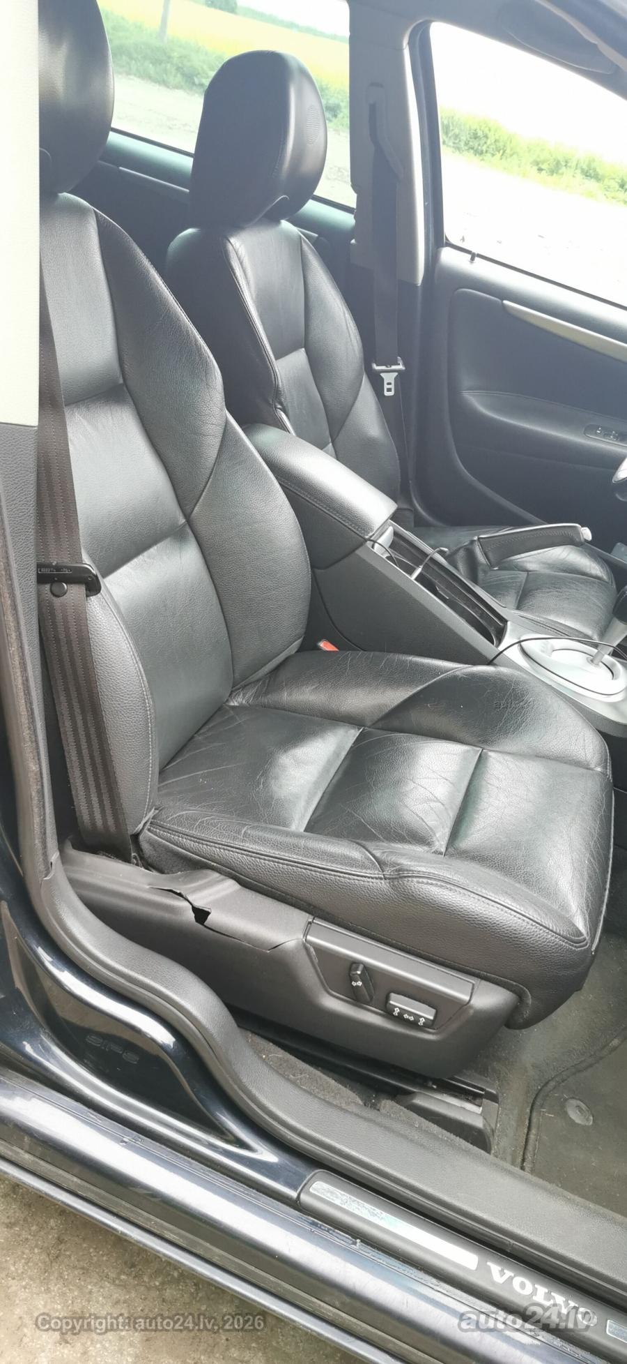 Zils Volvo V70 2007 Tallina, ar dzinēja tilpumu 2.40 L un nobraukumu 388 tūkst. km par 2800 €, foto 15 vietnē AUTOMOTO.COM.LV