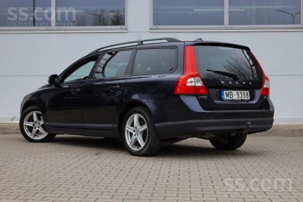Blue Volvo V70 2007 in Riga, with an engine capacity of 2.40 L and mileage of 0 thousand km for 2995 €, photo 4 on AUTOMOTO.COM.LV