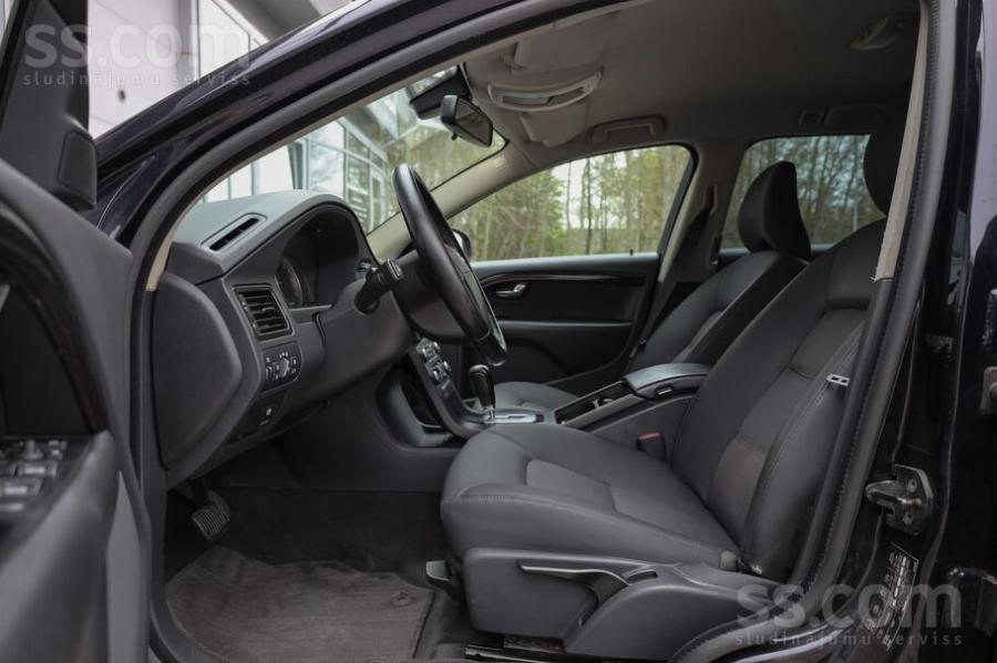 Blue Volvo V70 2007 in Riga, with an engine capacity of 2.40 L and mileage of 0 thousand km for 2995 €, photo 8 on AUTOMOTO.COM.LV