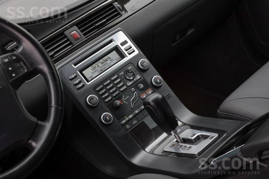 Blue Volvo V70 2007 in Riga, with an engine capacity of 2.40 L and mileage of 0 thousand km for 2995 €, photo 10 on AUTOMOTO.COM.LV