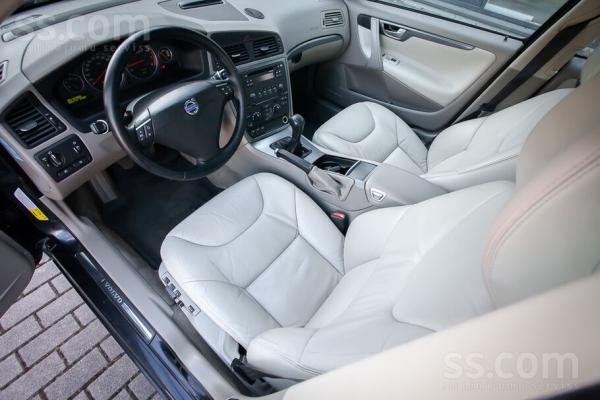 Blue Volvo V70 2007 in Tukums, with an engine capacity of 2.40 L and mileage of 0 thousand km for 3690 €, photo 10 on AUTOMOTO.COM.LV